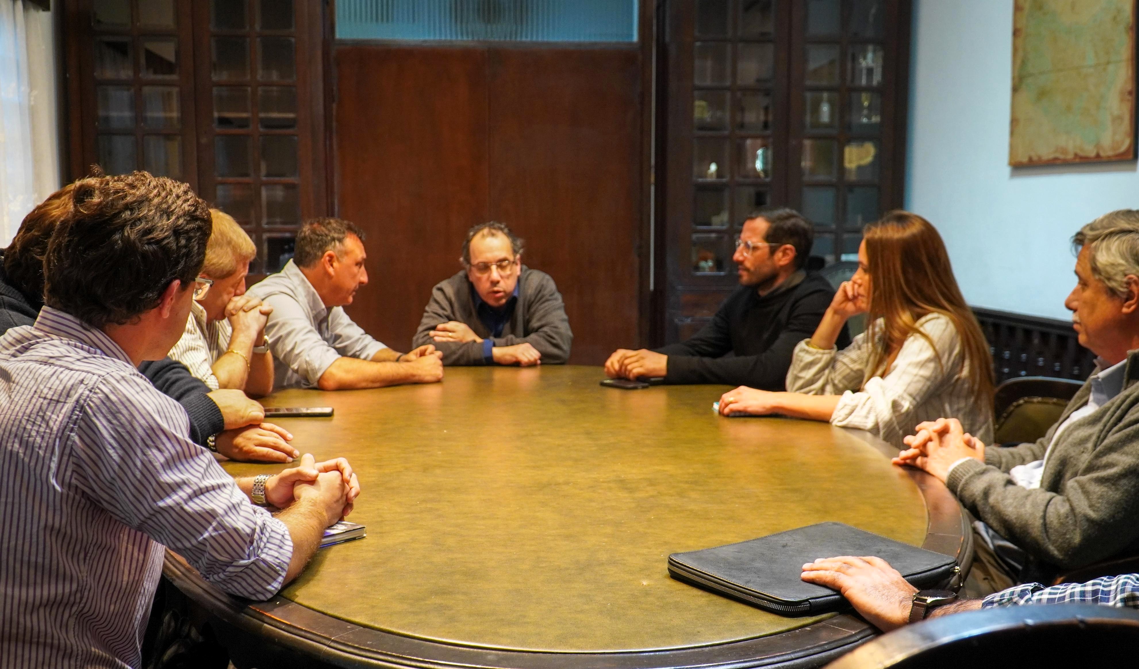 El ministro de Turismo Pablo Menoni fue recibido en Salto por el ...